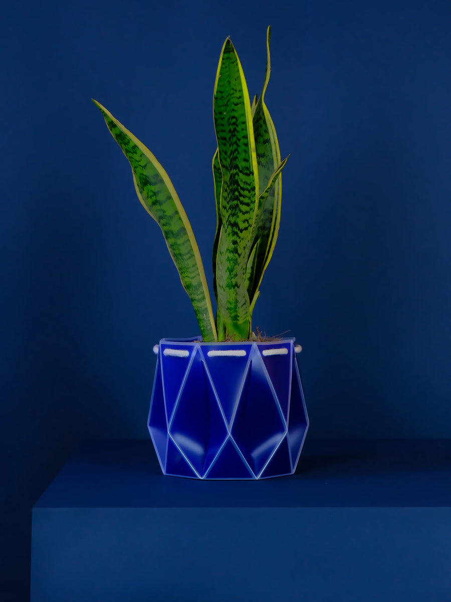 18cm Potr Origami Pot - Ink Blue – Grace & Favour Home